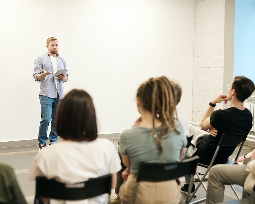 Presenting in Front of Class: How a Solid Outline and Format Can ...