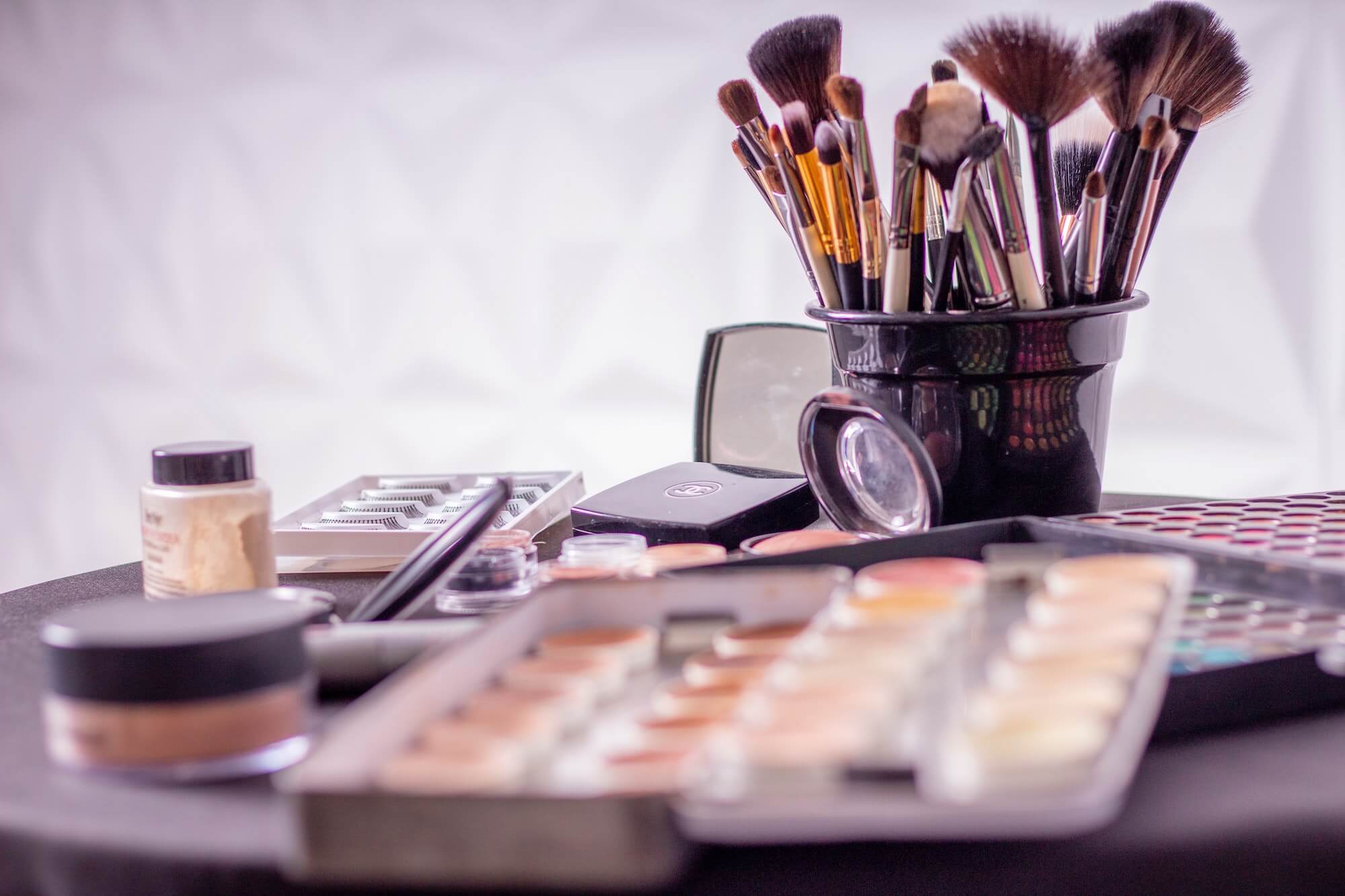 The Benefits of Mineral Makeup | Kinks Hair & Beauty