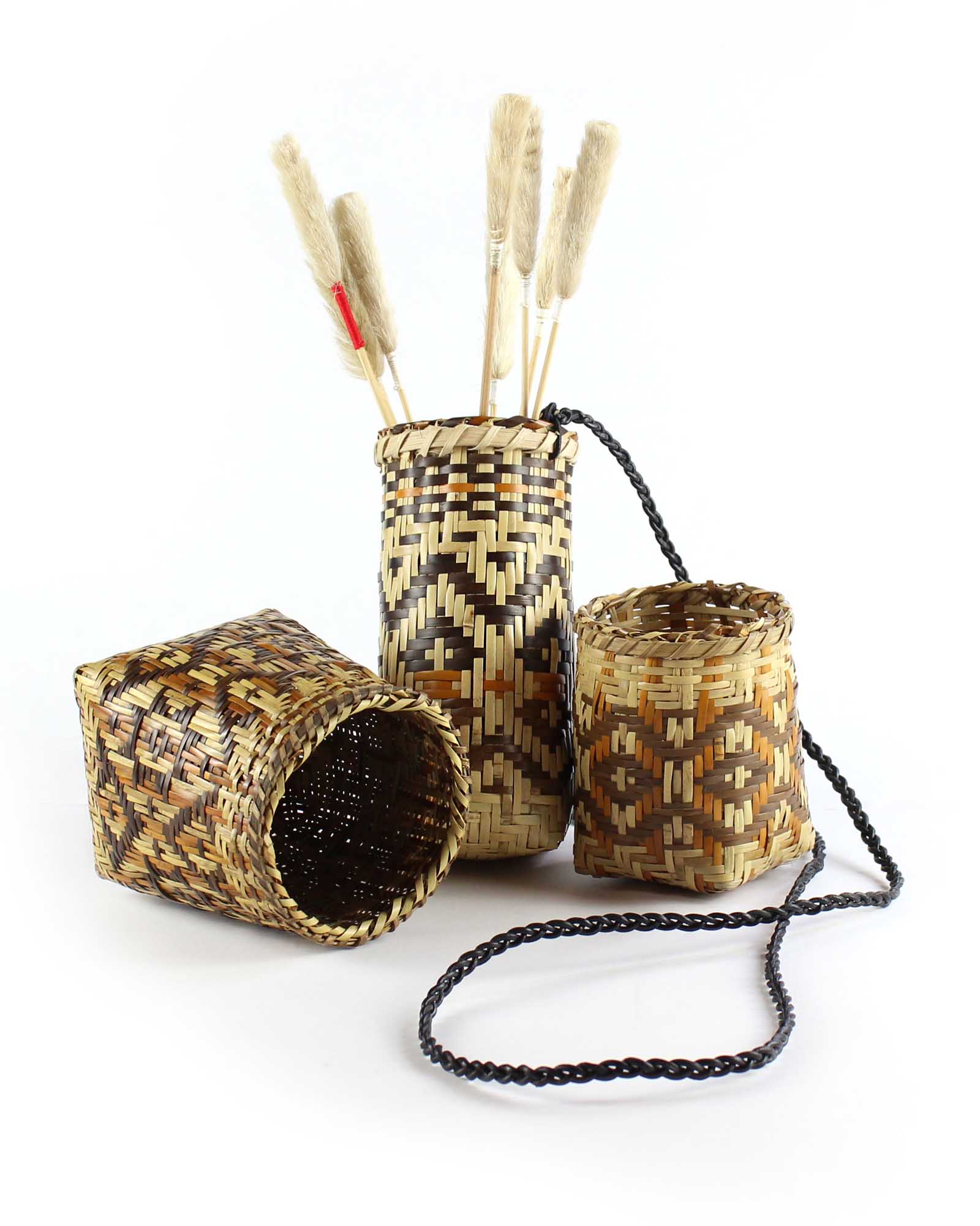 ᎢᏛᏍᎦ ᏫᏥᏤᎢ ᎠᎵᏰᎵᏒ Weaving Across Time | Center for Craft