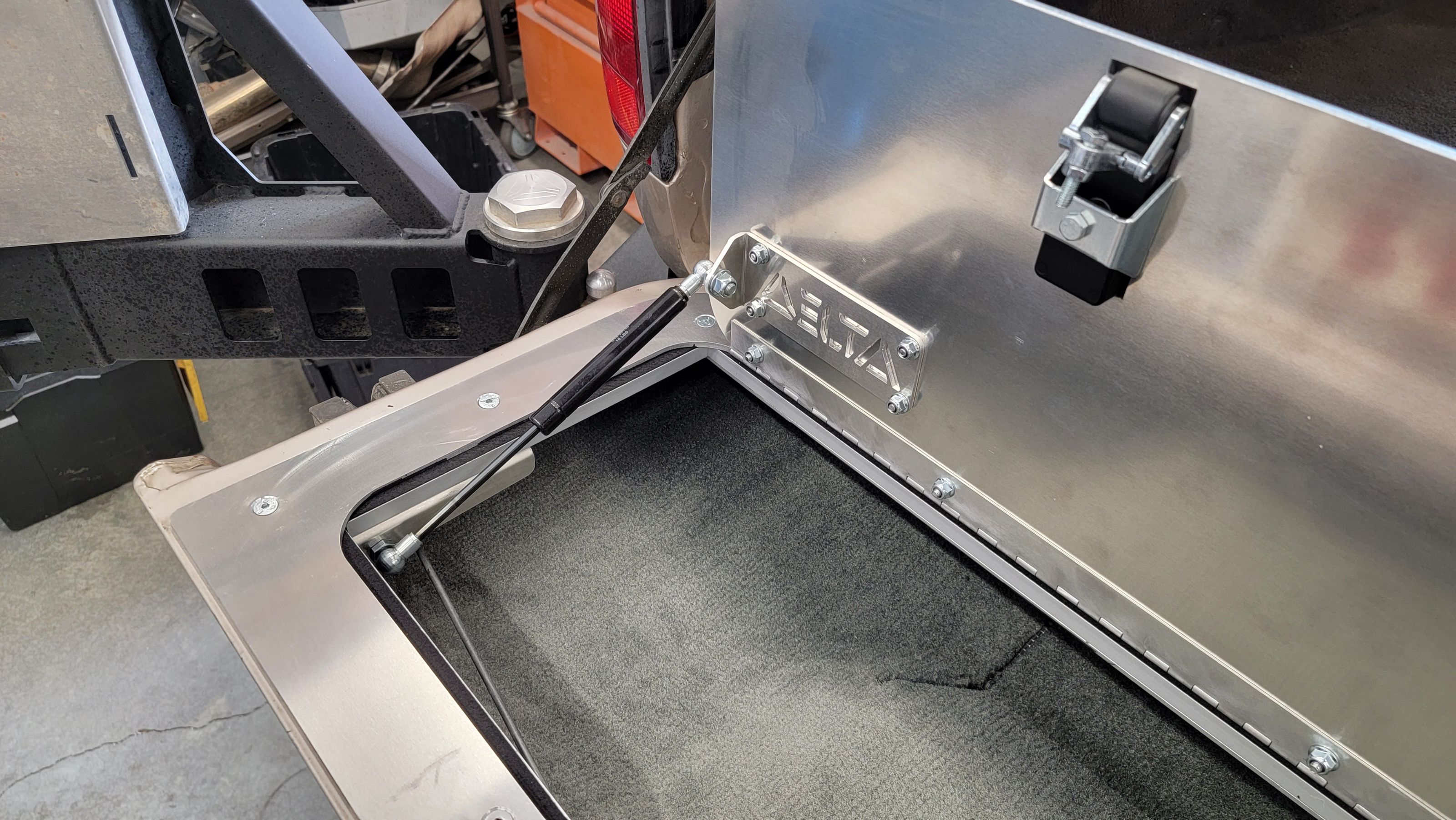 Delta Vehicle Systems - 80 Series Tailgate Storage Lid