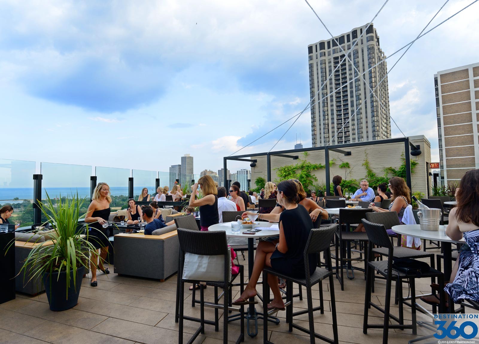 Best Rooftop Bars and Restaurants to Go to in The Windy City