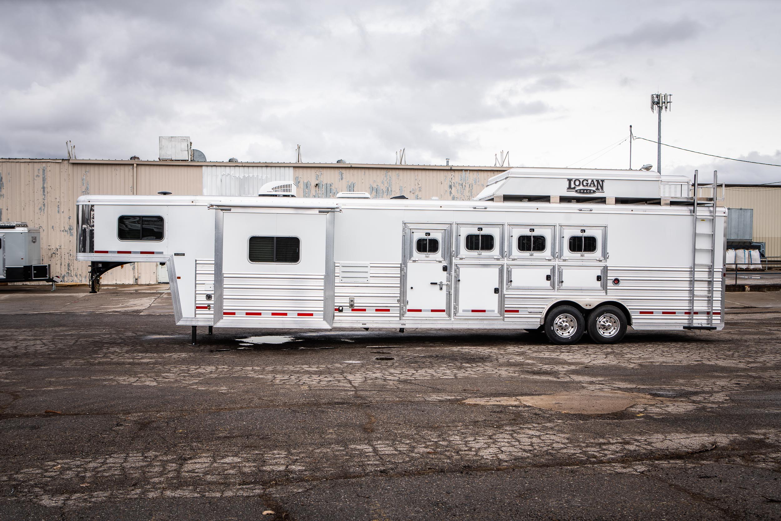 4H Razor 12'6" Platinum LQ