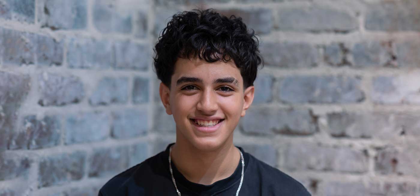 A GUIDE TO SMOOTH, FRIZZ-FREE, CURLY HAIR STYLING FOR MEN