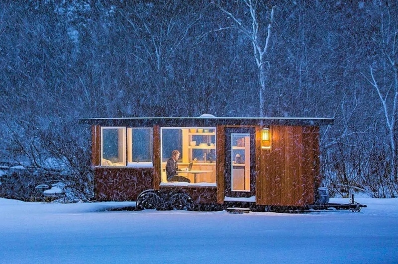 5 Cozy and Inspirational Tiny Homes in the Snow