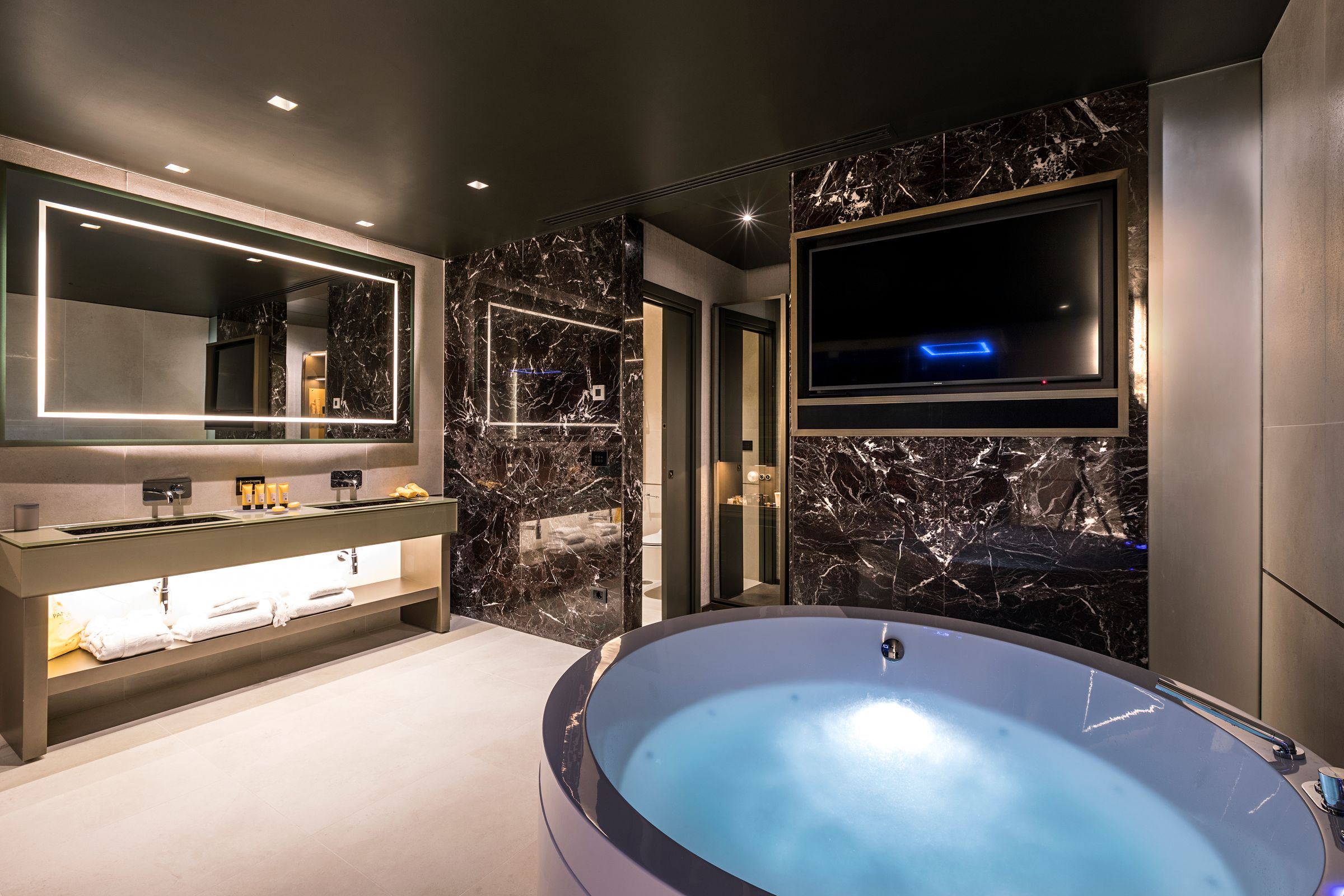 The Pantheon Iconic Rome Hotel, Autograph Collection - Book with free ...