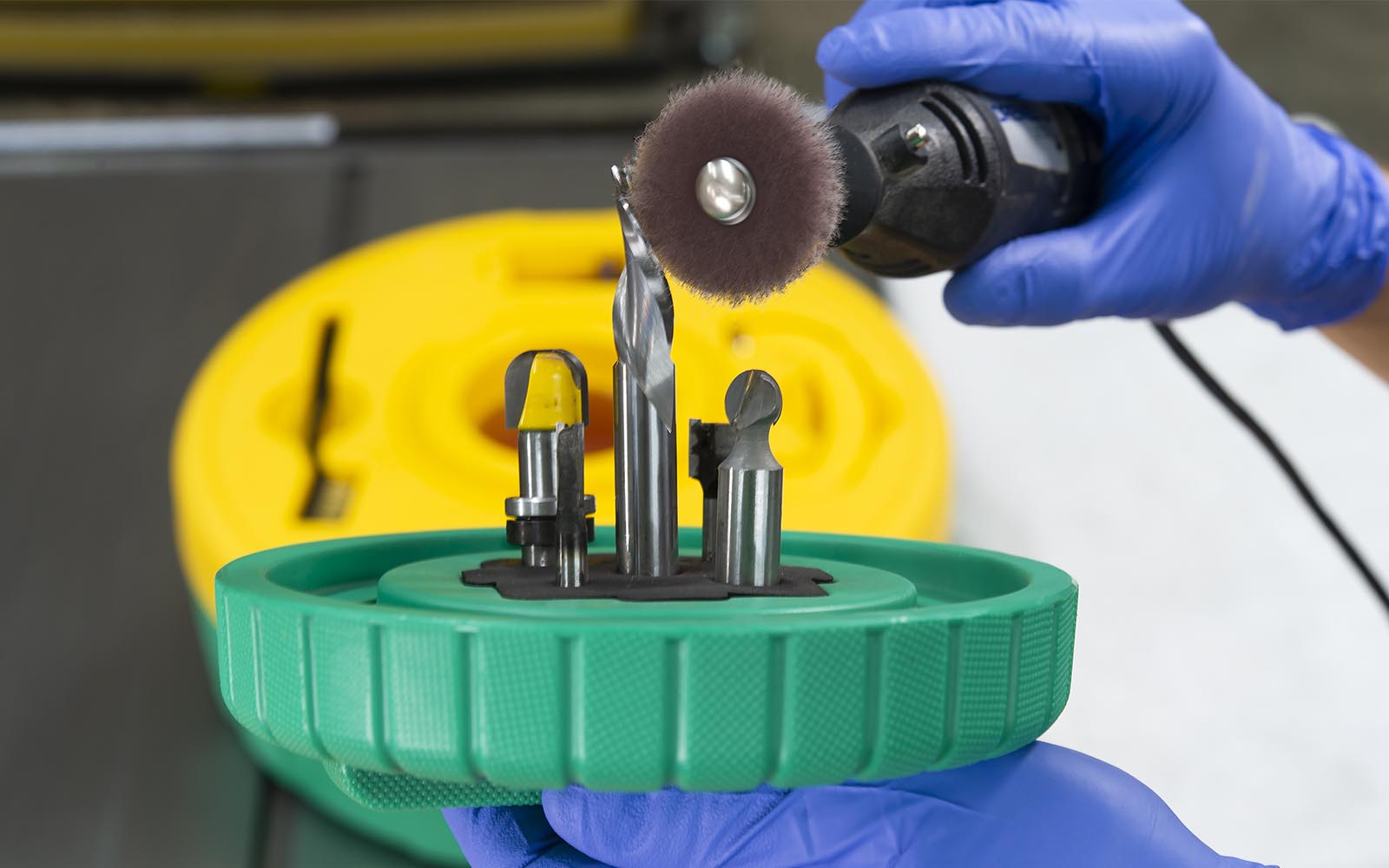 BLADECLEAN Blade & Bit Cleaning System | Clean saw blades in 30 seconds.