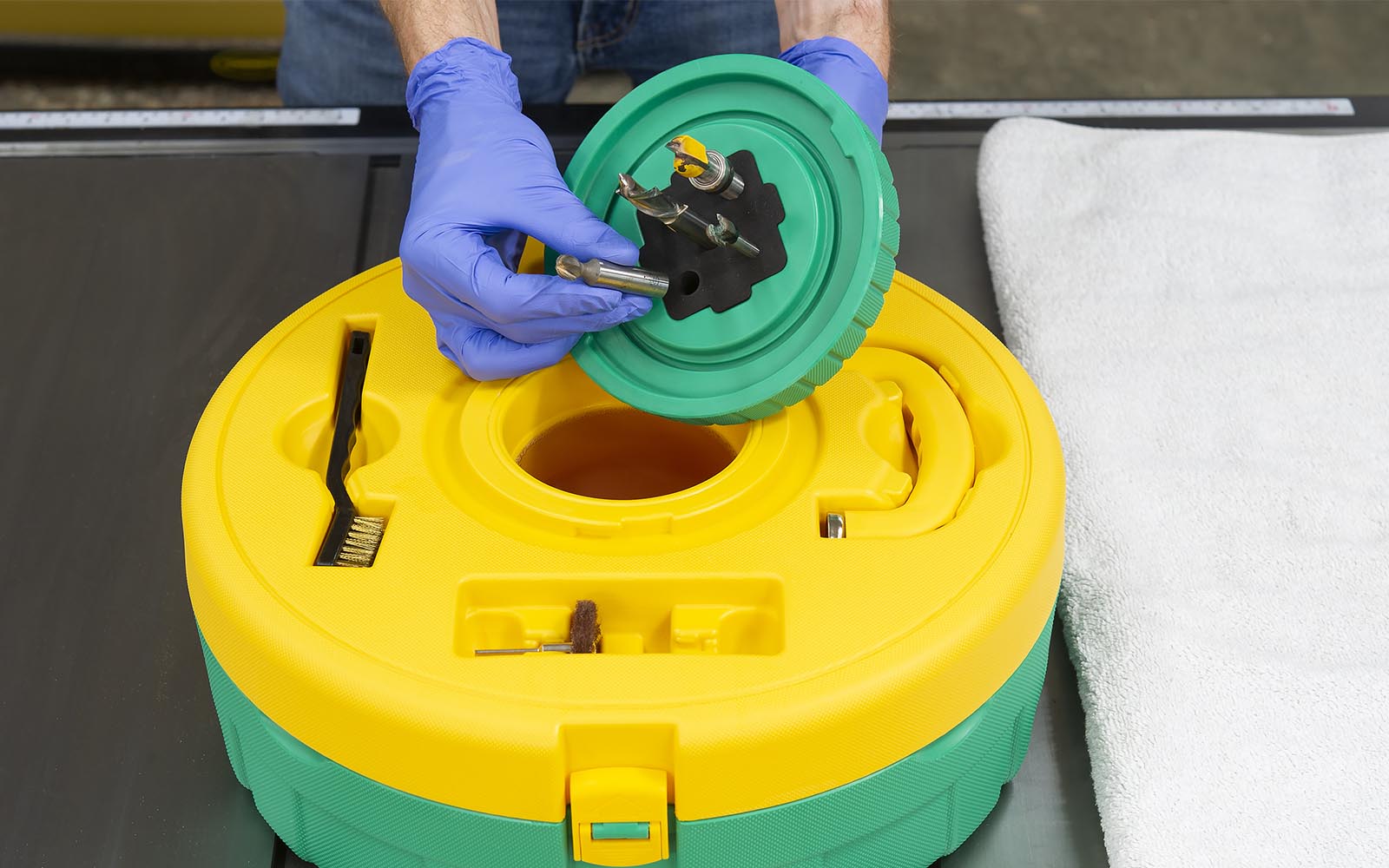 BLADECLEAN Blade & Bit Cleaning System | Clean saw blades in 30 seconds.