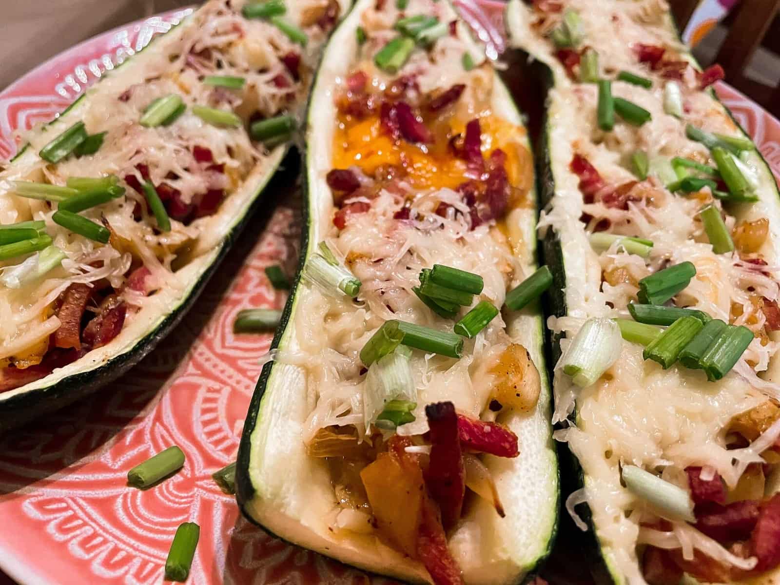 Courgettes croque-madame faible en calories, riche en protéines