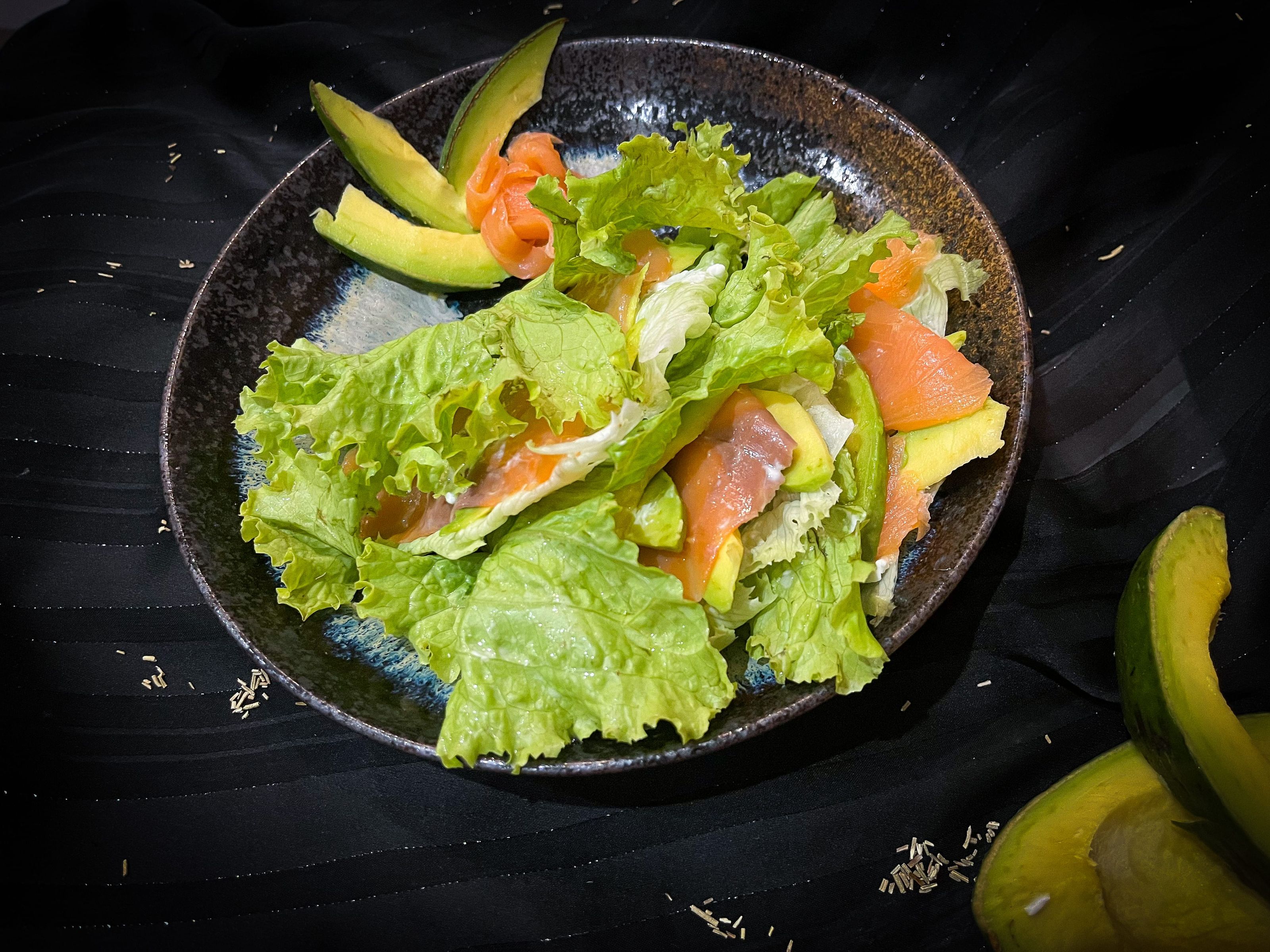 Wraps de laitue au saumon, avocat et St-Moret faible en calories, riche ...