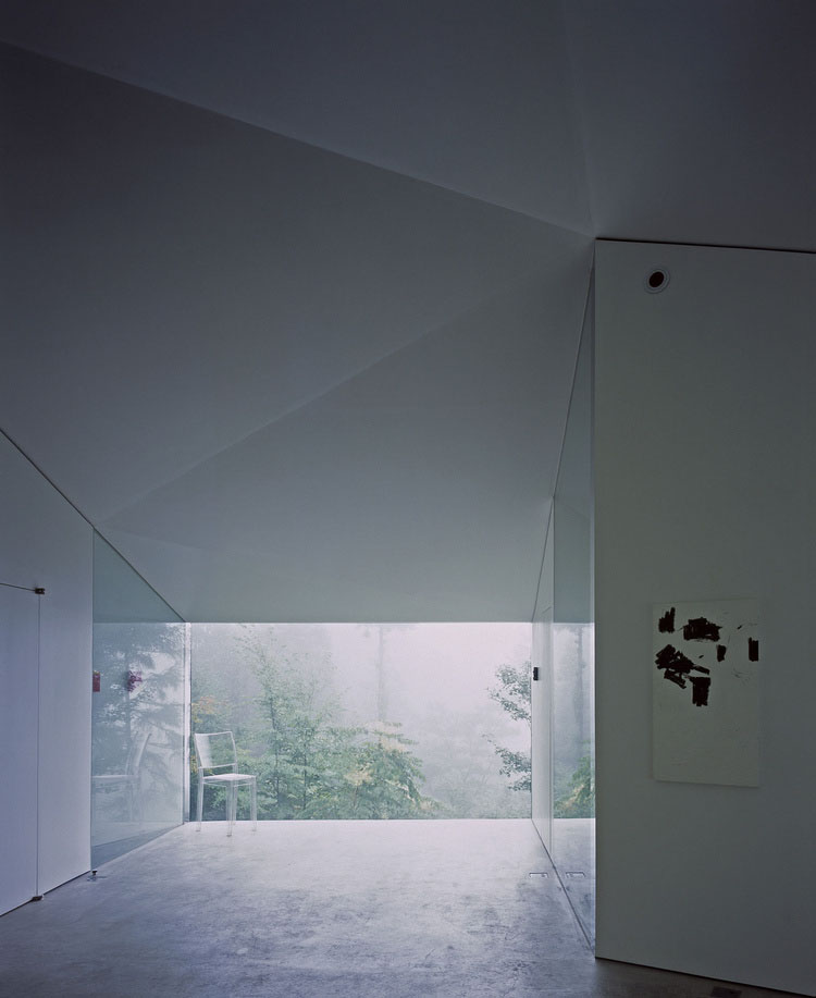 Villa + Gallery in Karuizawa by Makoto Yamaguchi Design