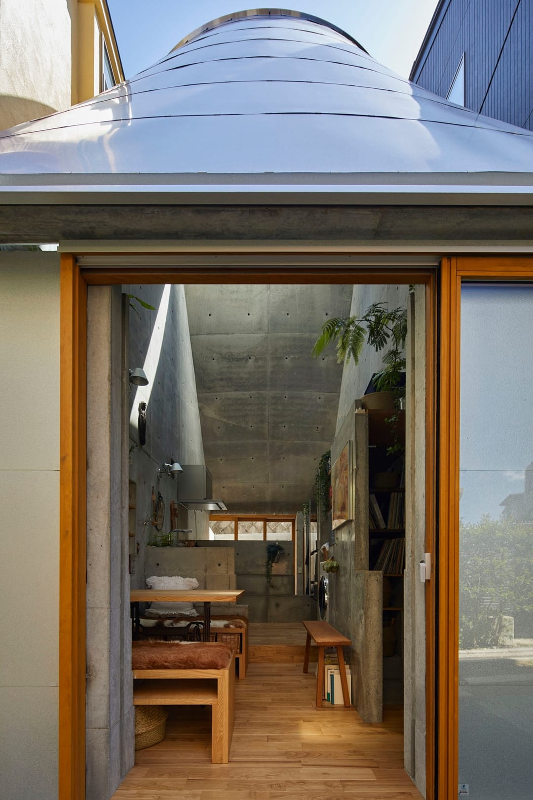 Love2 House by Takeshi Hosaka Architects
