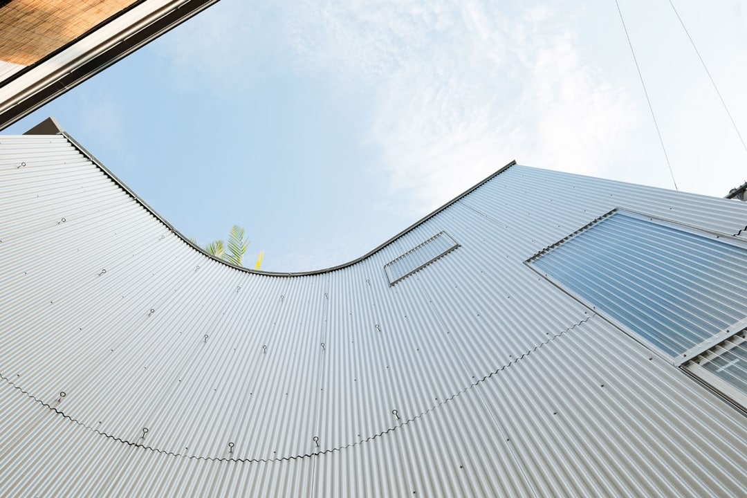 Nami-Nami (Waving) House by Yoshinori Sakano Architects