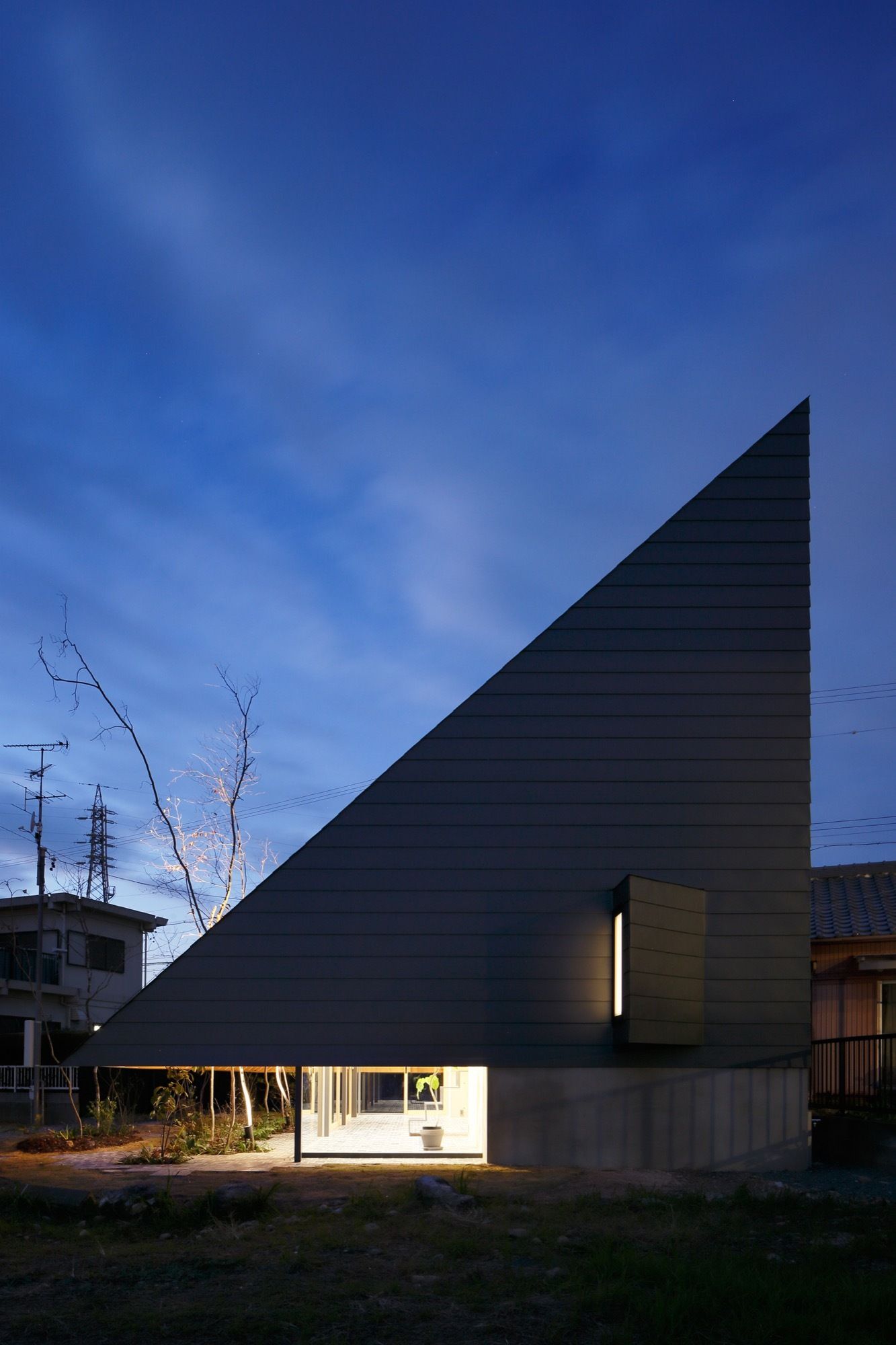 Eaves House by mA-style architects