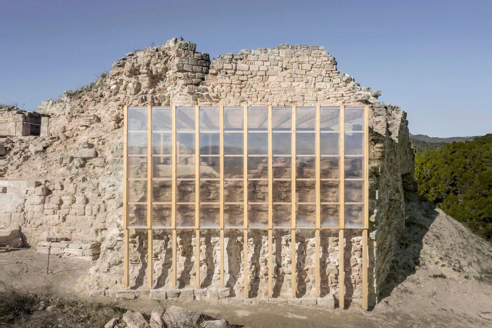 Landscape adaptation of Chapel of the Jorba Castle by Carles Enrich Studio