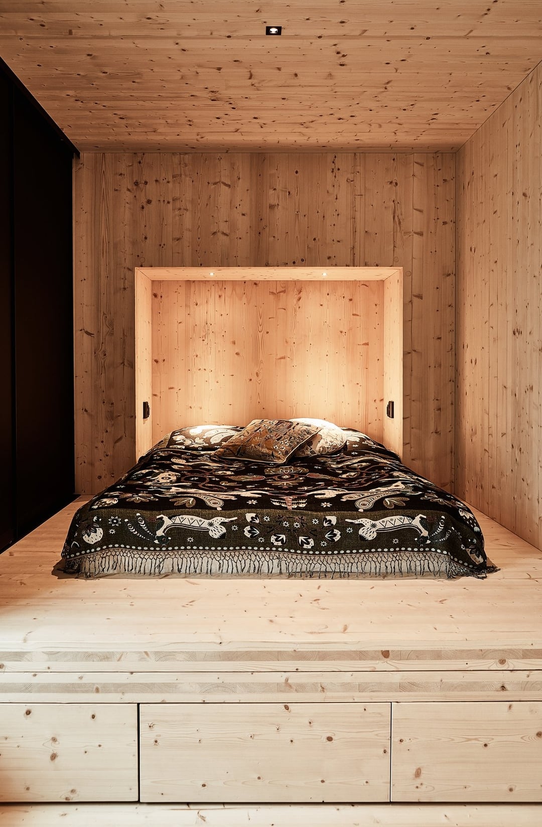 Meteorite Cabin by Ateljé Sotamaa