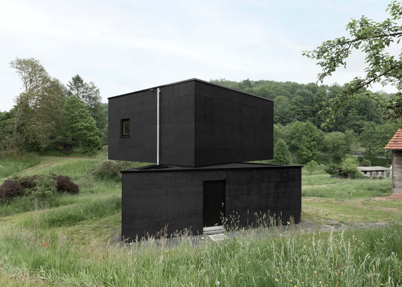 House With Clear Shapes and a Complex Entrance by Jonas von Ostrowski + Studio Nitsche