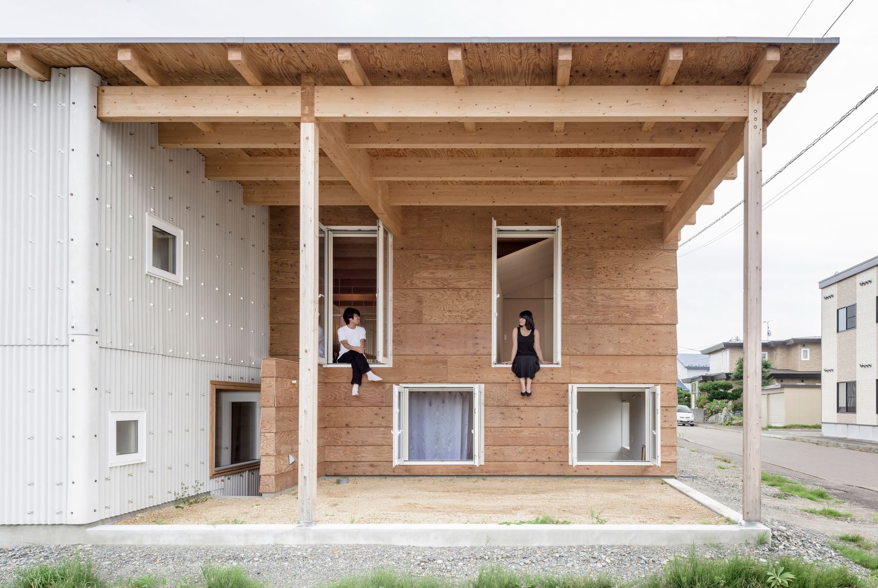 Roof and Rectangular House by Jun Igarashi Architects