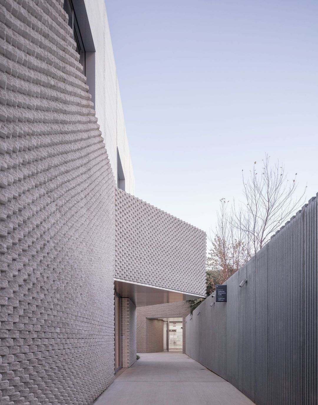 AMANT by SO-IL