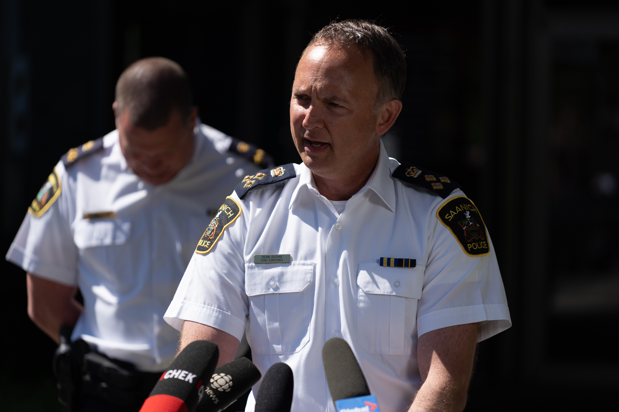 Report clears officers of wrongdoing in Saanich bank robbery response ...