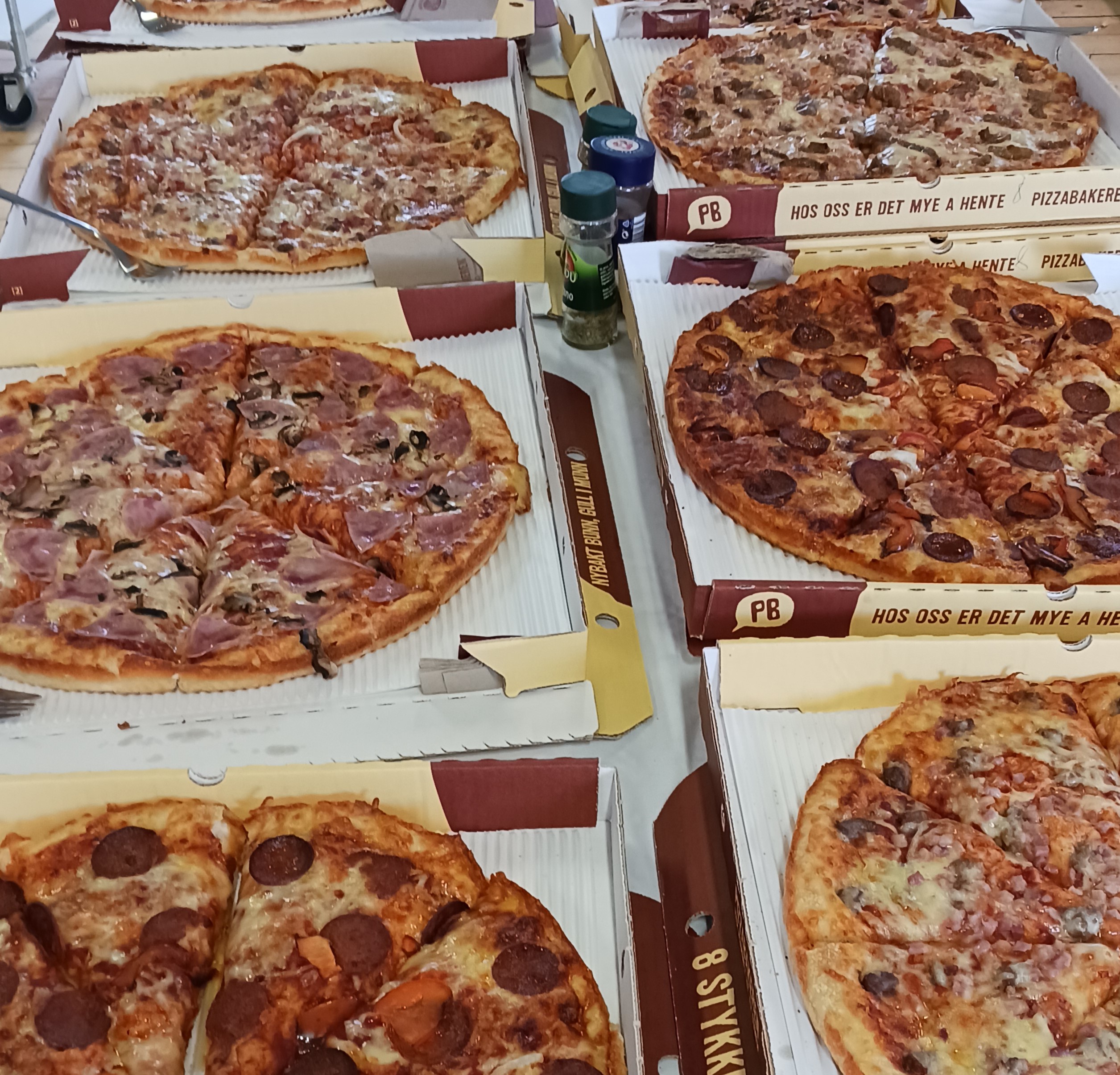 Pizzabakeren leverer gratis pizza til Solsia psykisk helsee og rustjenester