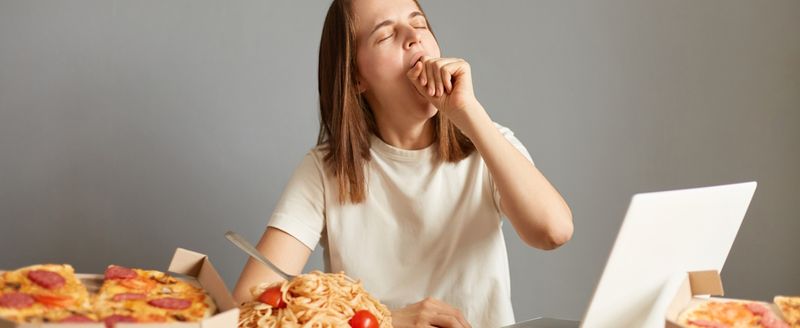 Sleepy After Eating? A Sleep Doctor Answers Your Questions