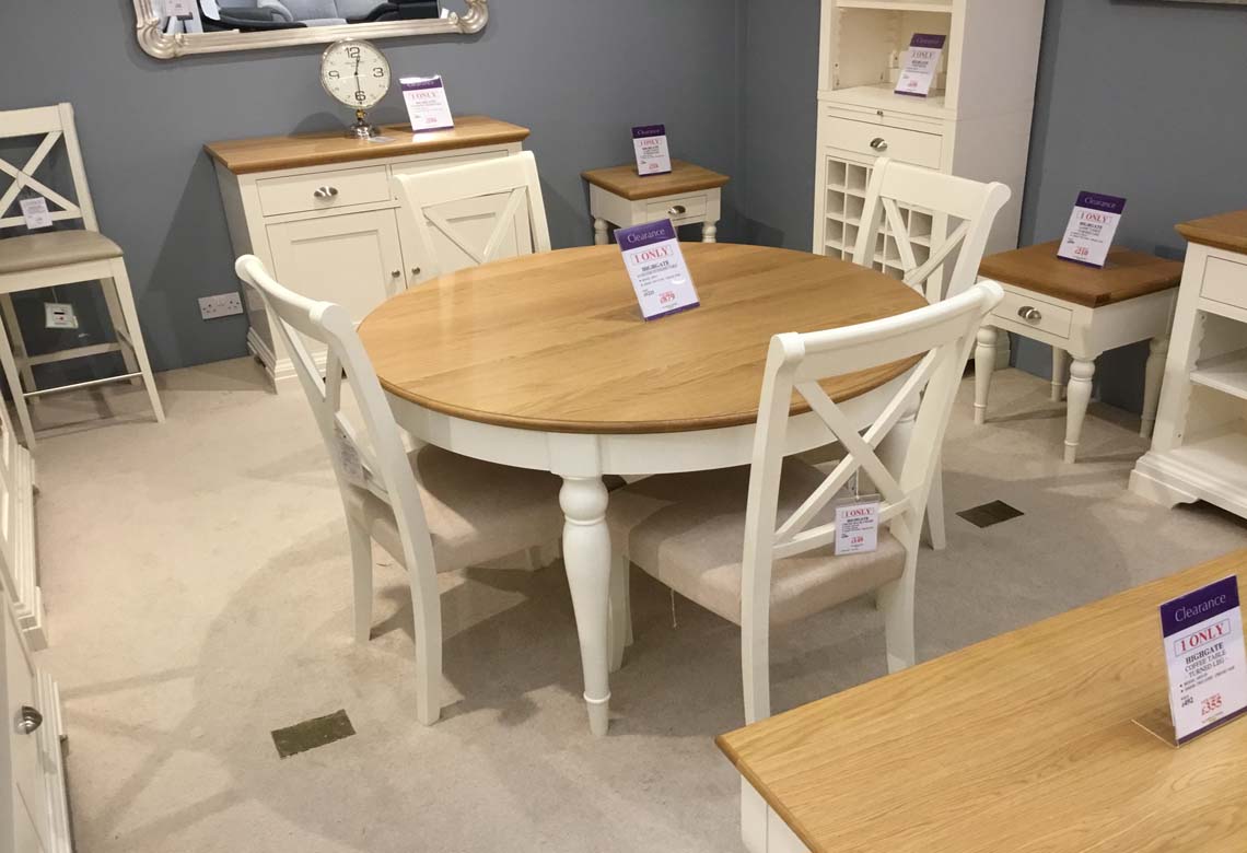 Highgate 4-6 Seater Extending Dining Table