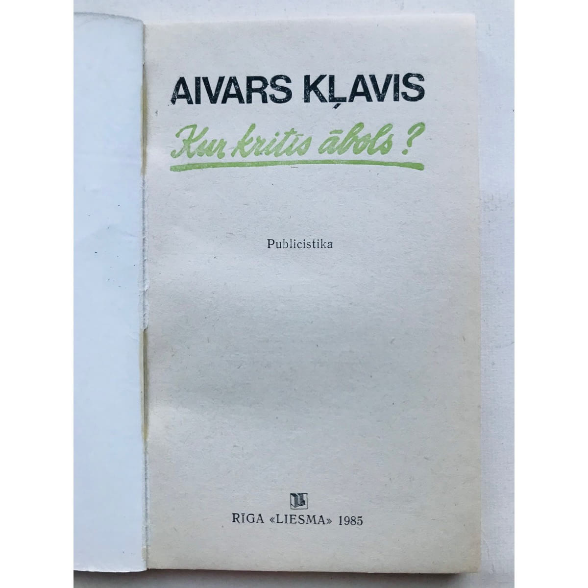 Kur kritīs ābols?