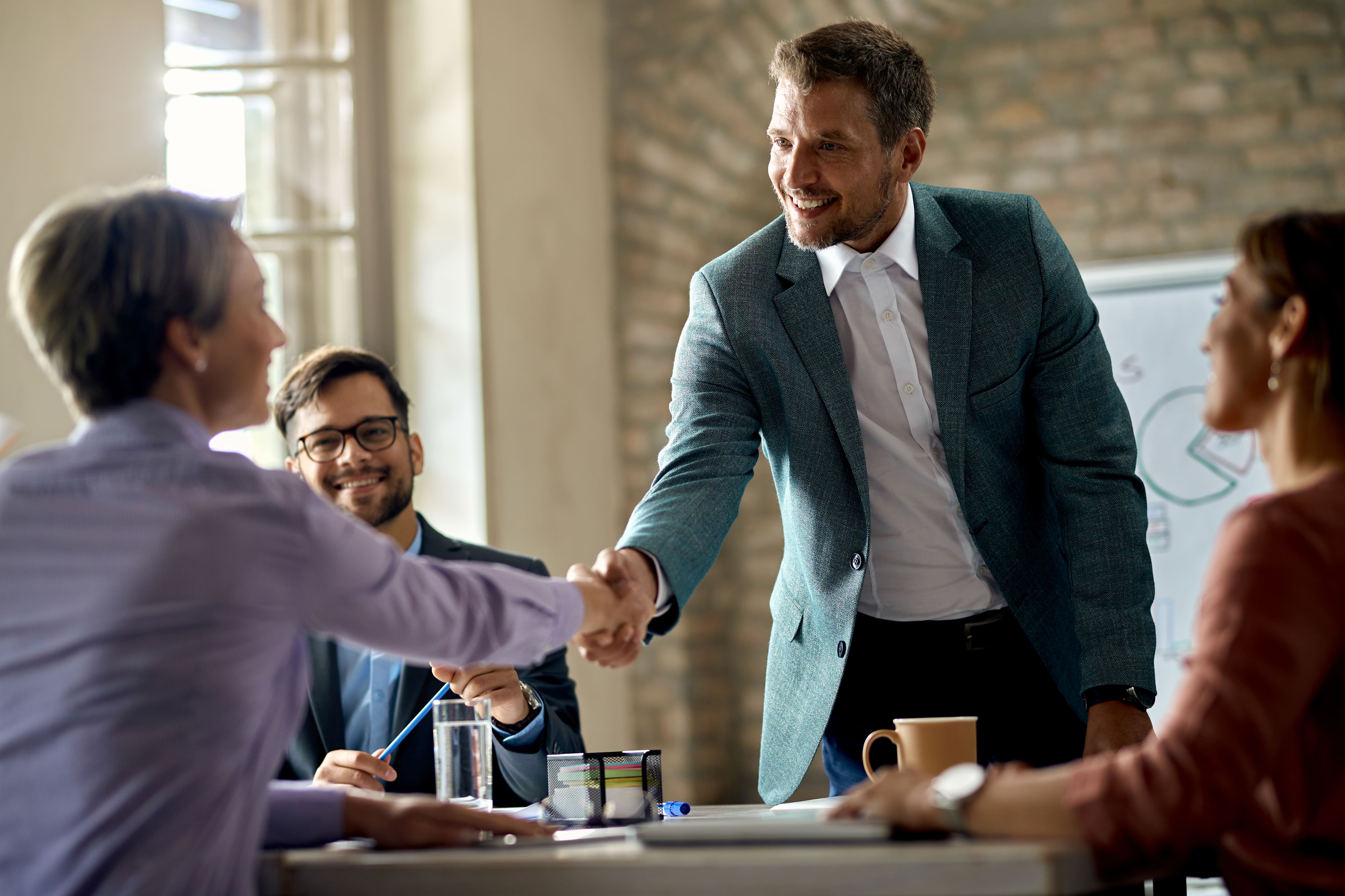 Gerenciamento de Clientes: Converta bons relacionamentos em negócios