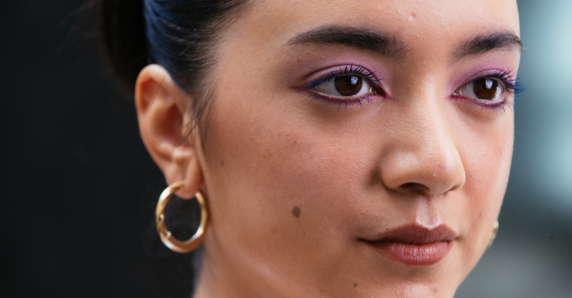 Blue lash pop: How to create a joyful makeup look for spring | Ensemble ...