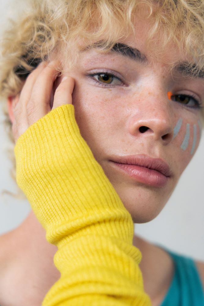 Autumn skies and sunset eyes: New bold beauty | Ensemble Magazine