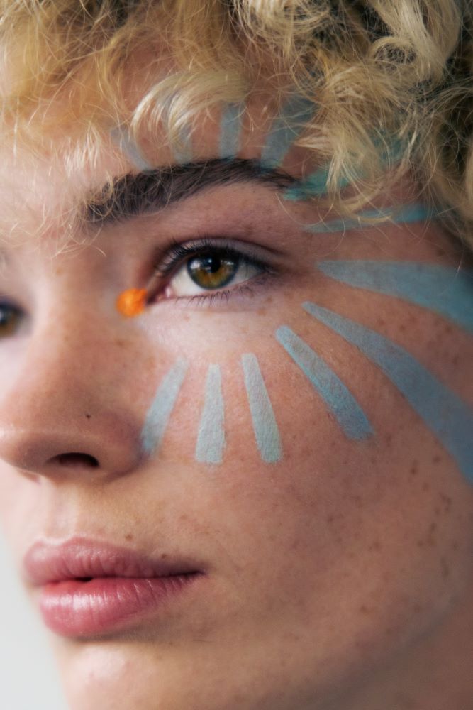 Autumn skies and sunset eyes: New bold beauty | Ensemble Magazine