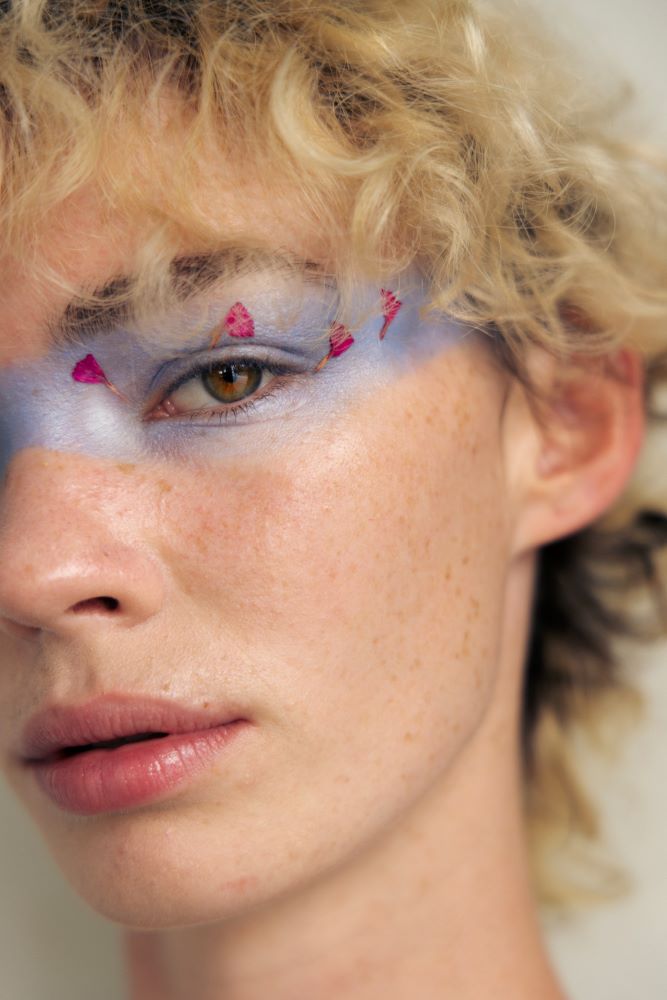 Autumn skies and sunset eyes: New bold beauty | Ensemble Magazine