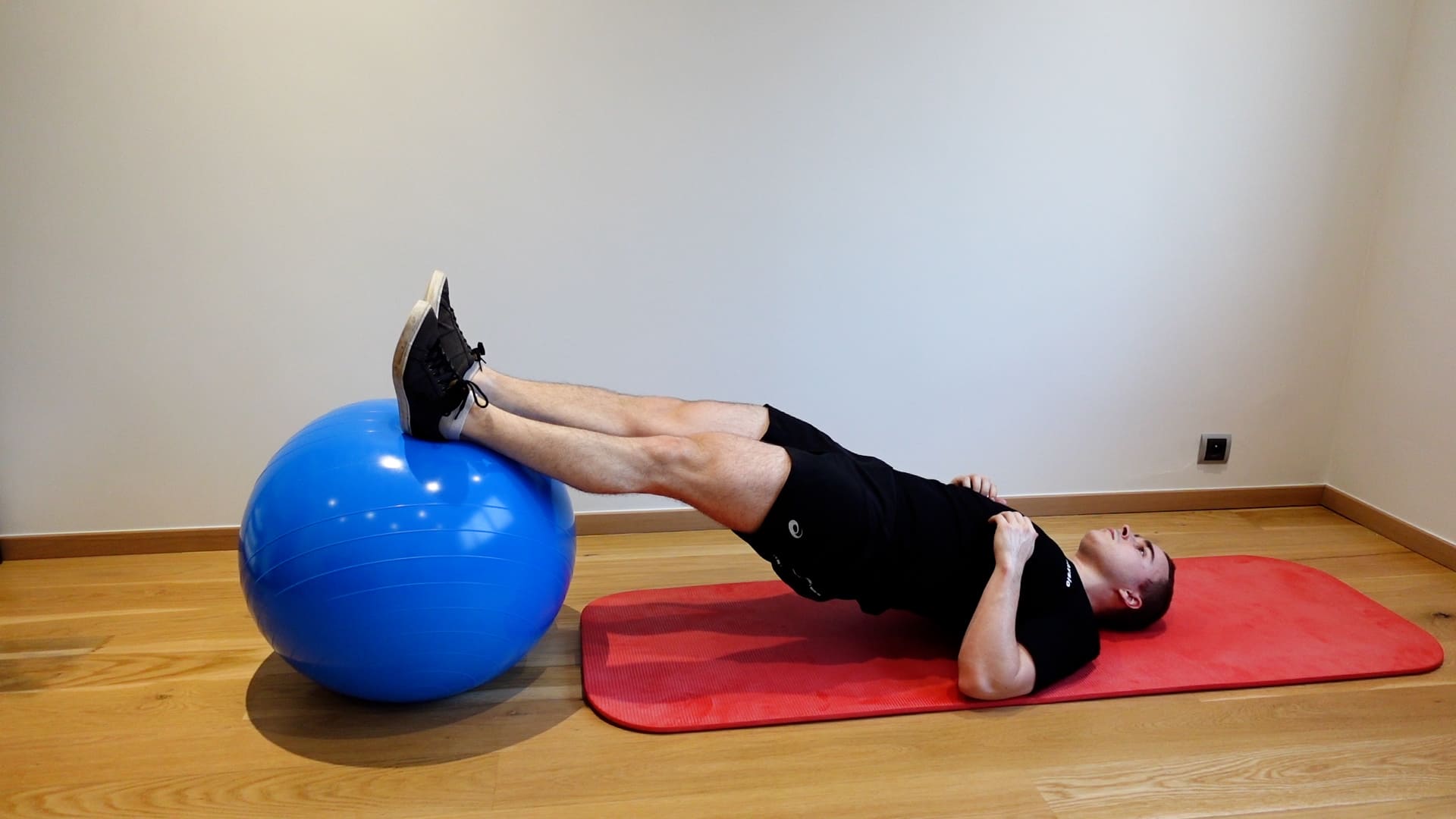 Vidéo d'exercice - Pont fessier sur Swiss Ball