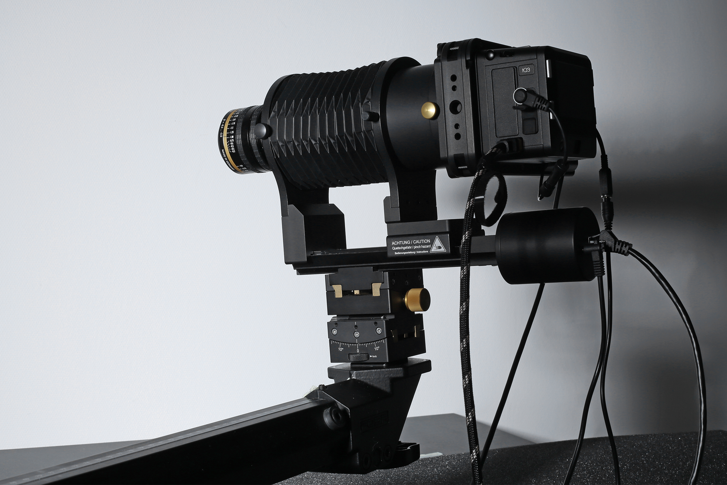 160.018.105 Rodenstock / ALPA Macro Switar 5.6/105 mm | ALPA Product Page