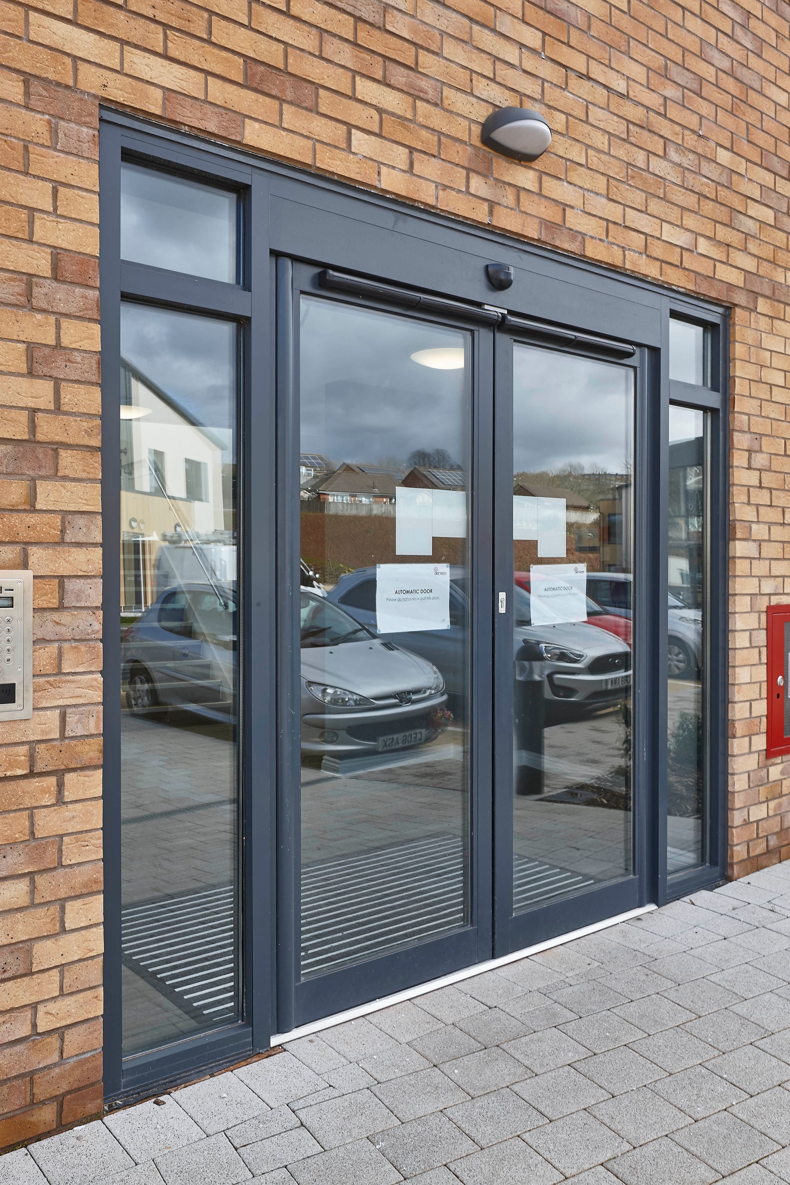 Optio GT55 TB Commercial Door | AluK Customer Portal