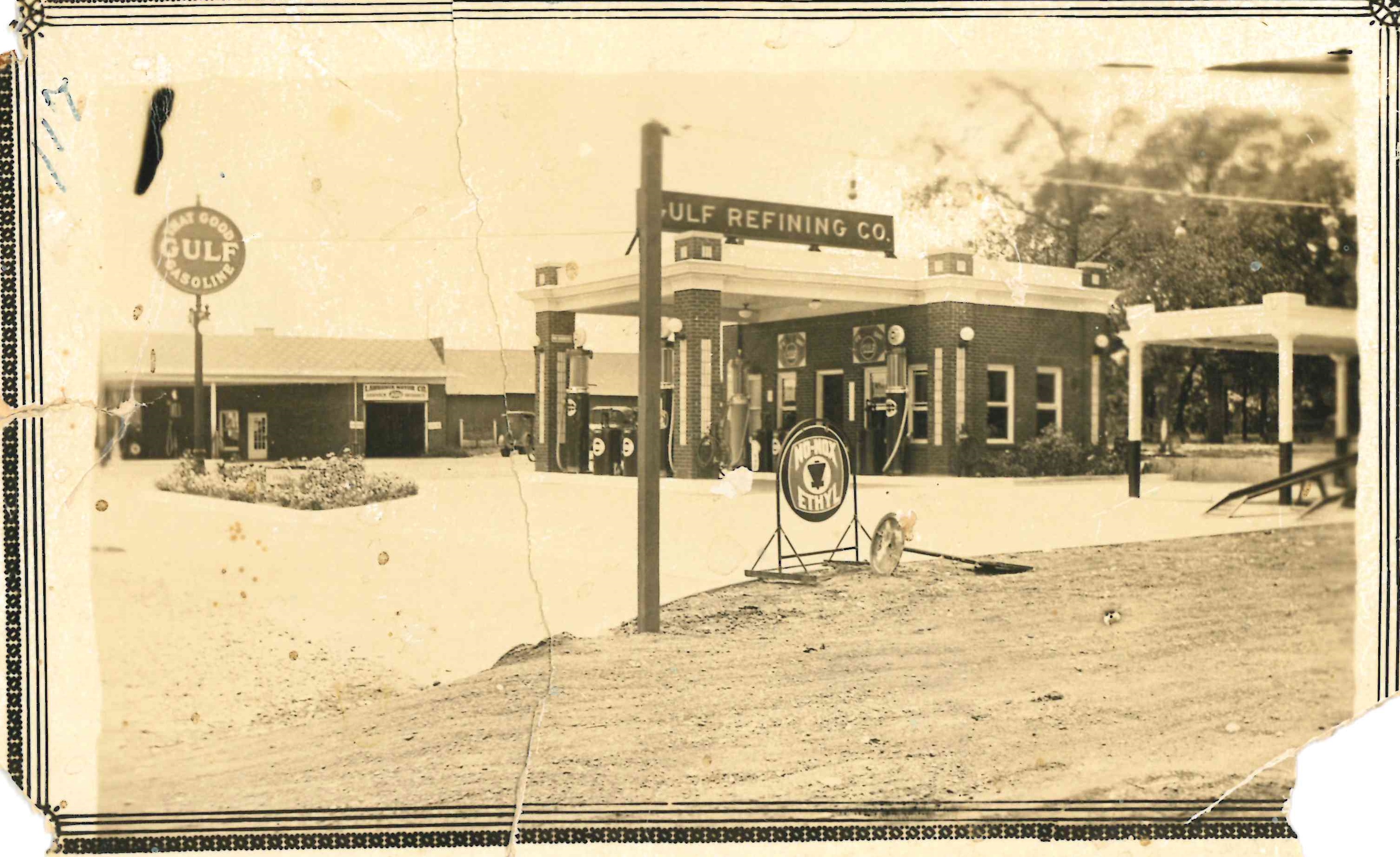 Downtown Gulf Service Station circa 1940