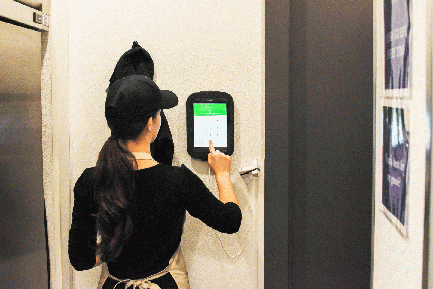 Restaurant Time Tracking: 3 Ways to Ensure Your Staff Clock In & Out