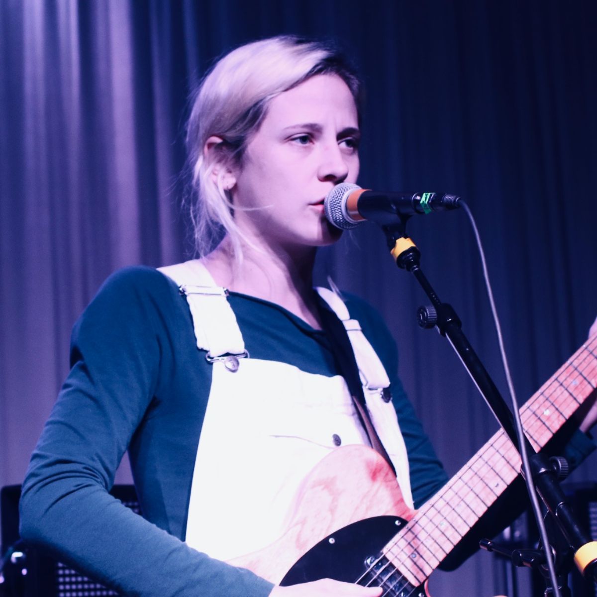 Helena Deland - Concert Reviews | LiveRate