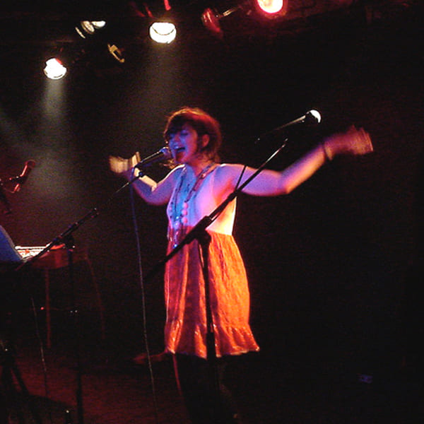 SoKo - Concert Reviews | LiveRate