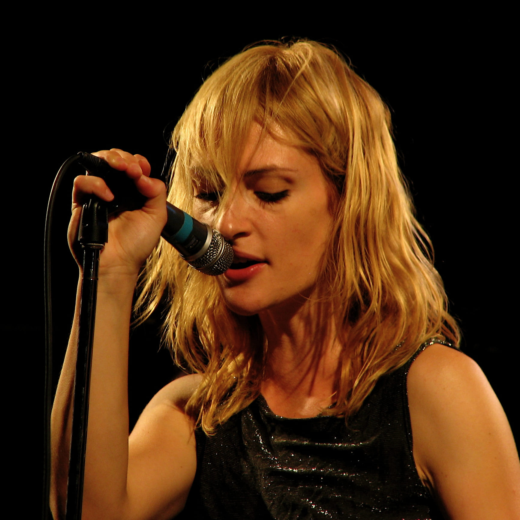 Emily Haines - Concert Reviews | LiveRate