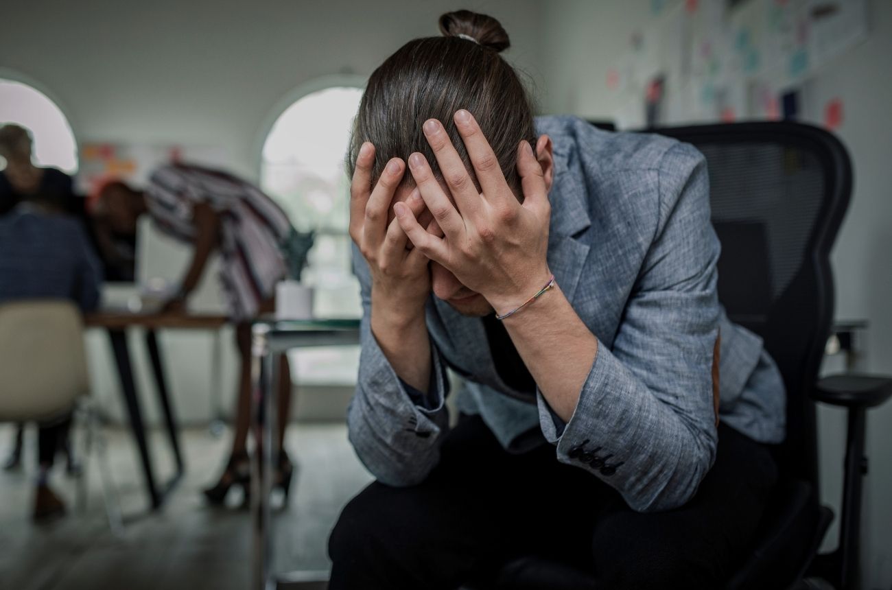 Learn 6 Steps to Mindfully Deal With Difficult Emotions | cult.fit