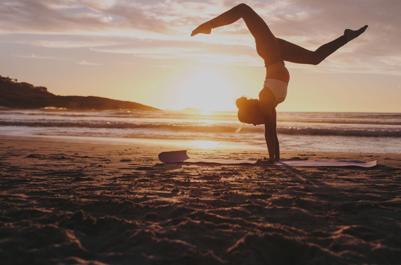 How to Handstand a Beginner Guide: 5 Easy Steps & Benefits | cult.fit