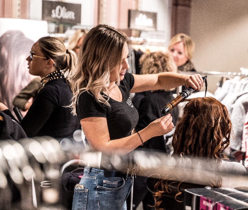 Career Change Ideas for Hairdressers: 21 Quick Transition Ideas - Unmudl