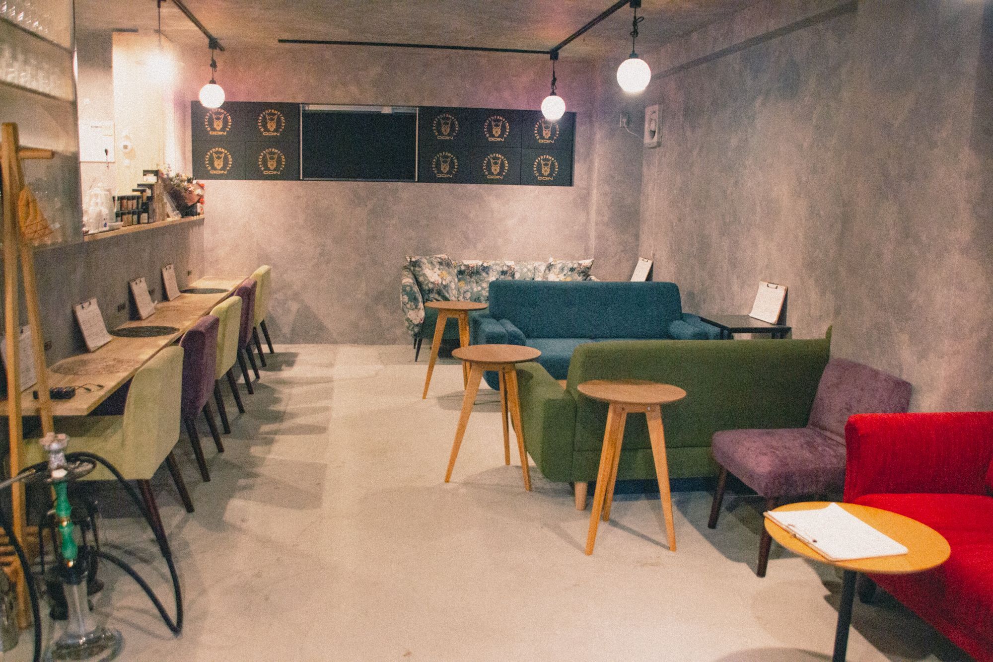 ALMASTI(アルマスティ) 大塚店（アルマスティ オオツカテン） JR大塚駅徒歩2分 黄色い建物の地下一階です。 ｜シーシャ（水たばこ ...