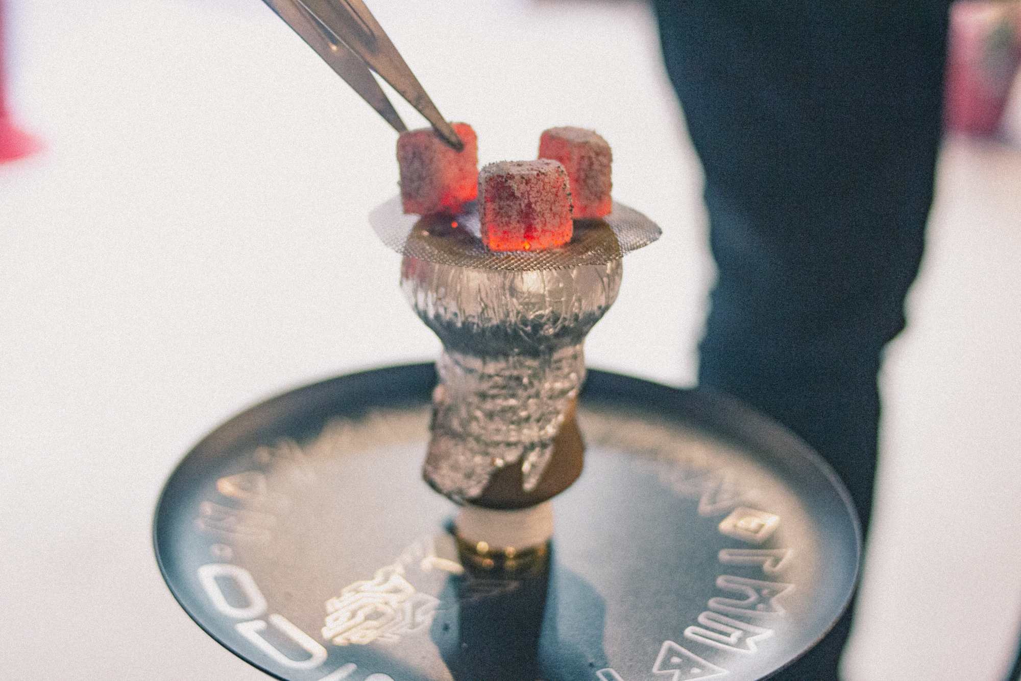 ALMASTI(アルマスティ) 大塚店（アルマスティ オオツカテン） JR大塚駅徒歩2分 黄色い建物の地下一階です。 ｜シーシャ（水たばこ ...