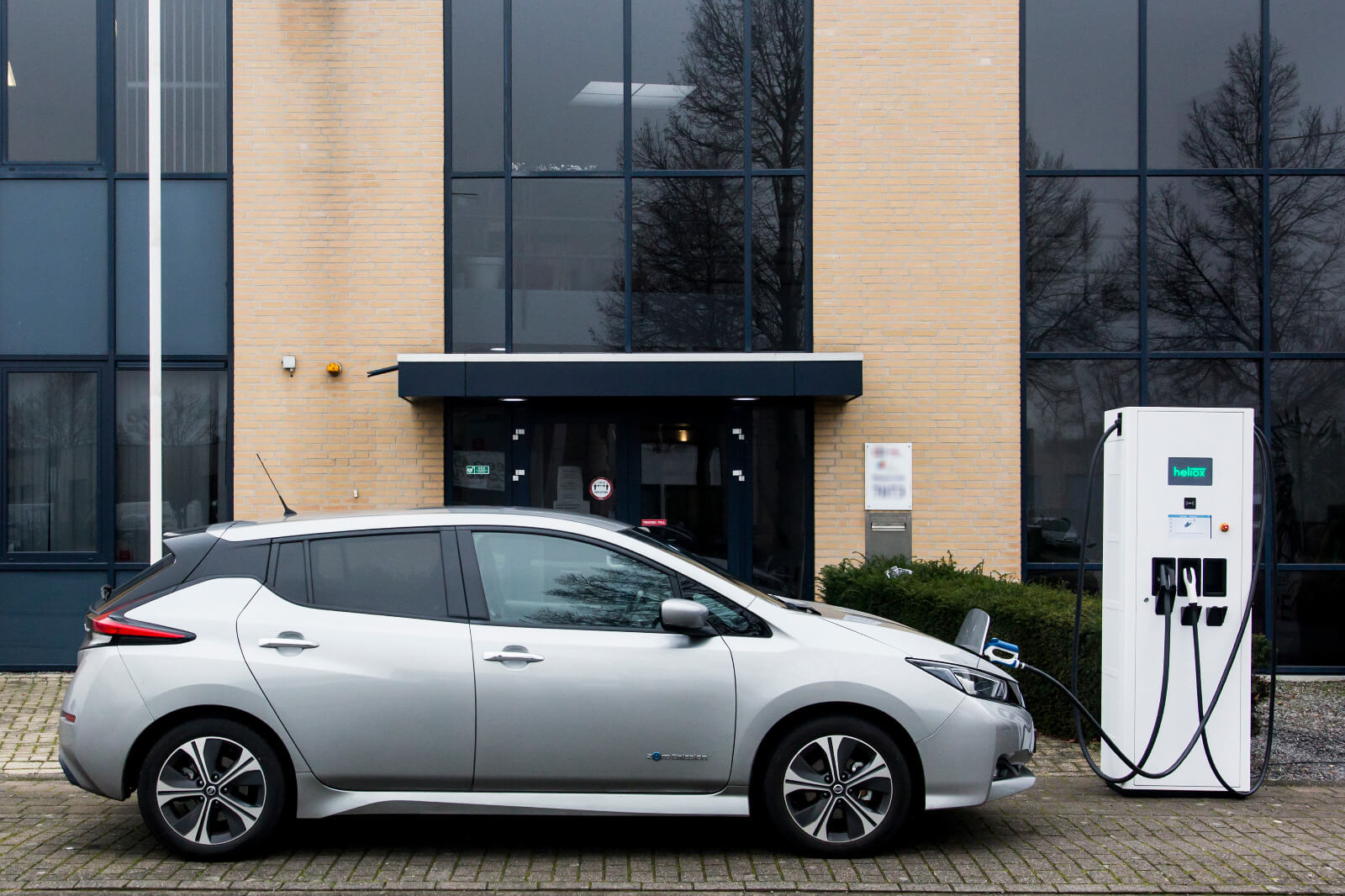 Heliox | Electric Car (E-Car) & Light Vehicle Charging Stations