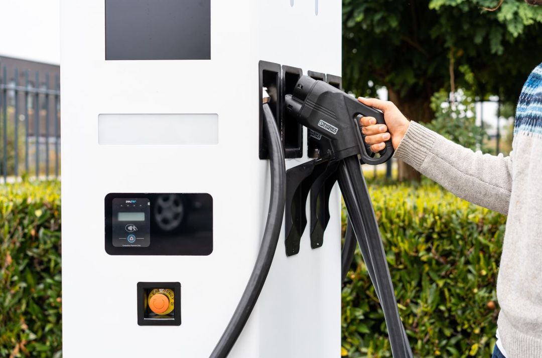 How to transition from gas station to e-charging hub