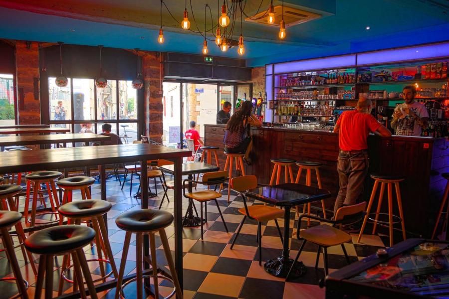 Top des bars insolites, des jeux de sociétés au bar à chocolat ! | Le ...