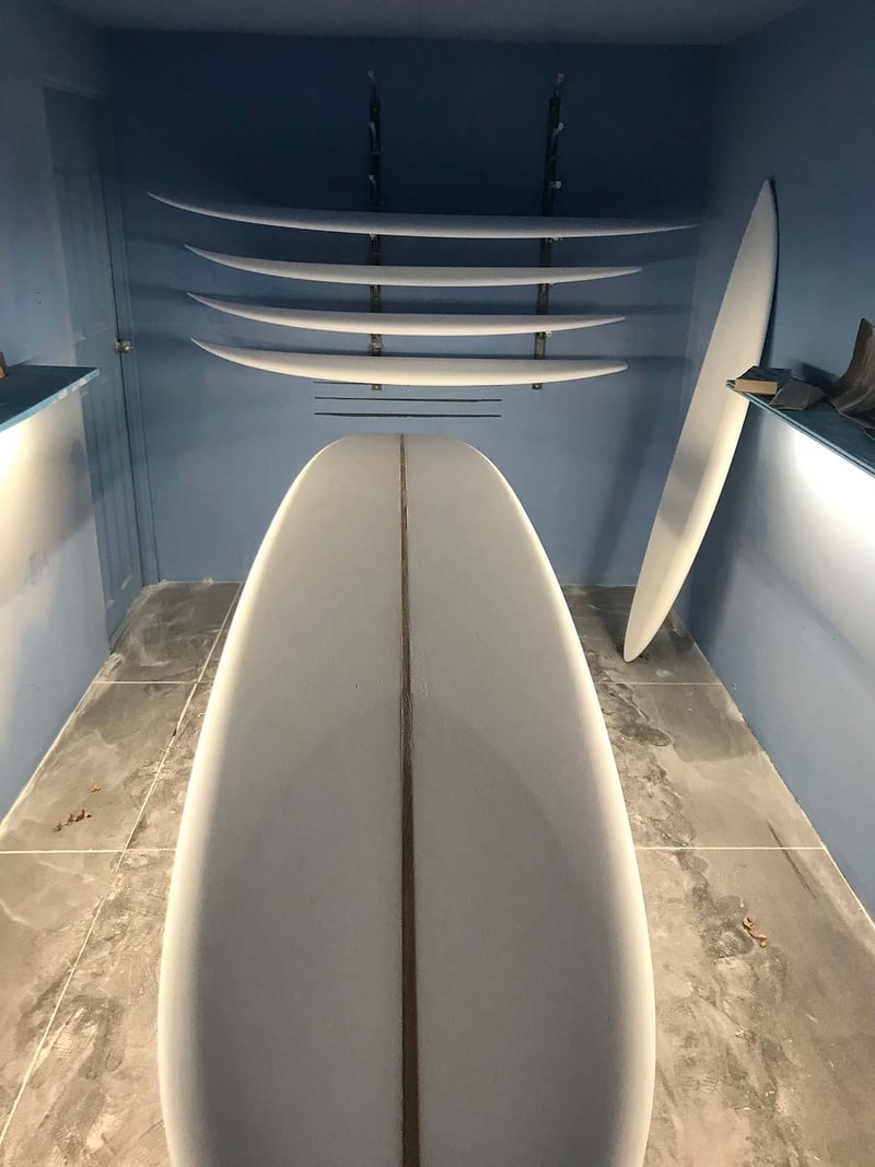 Guide to surfboard-tail-shapes | OMBE