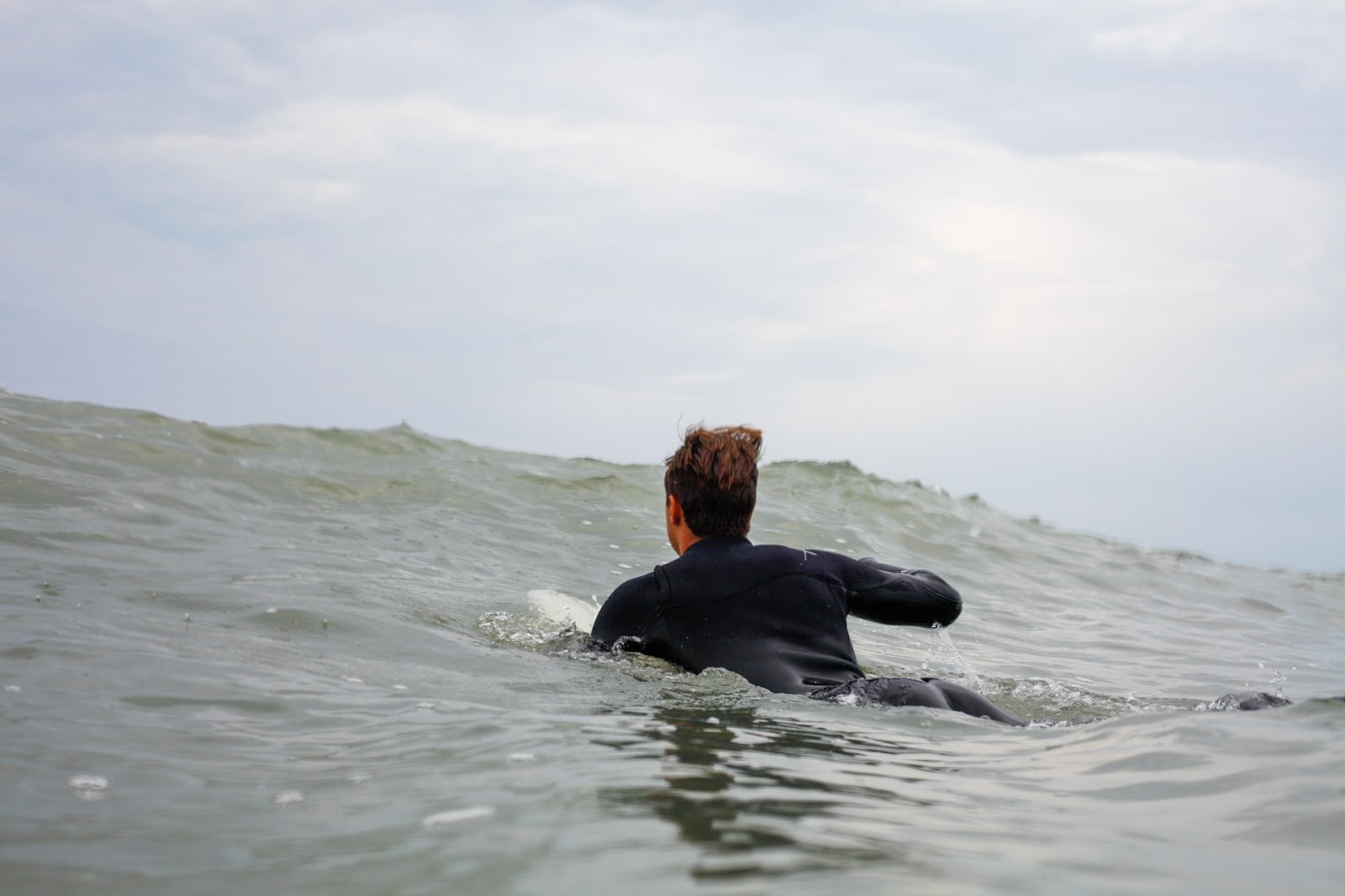 How to Perfect Your Pop Up: Surfing 101 | OMBE